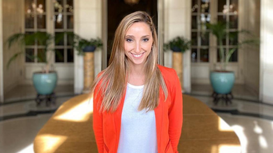 La analista económica Julia Strada charló en vivo en el Facebook de ...